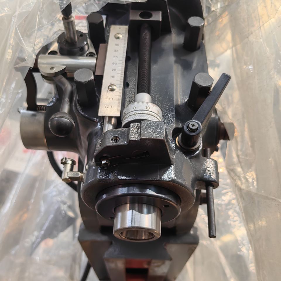 Bridgeport Universal Metal Turret Milling Machine Small 3 Axes DRO Mill ...
