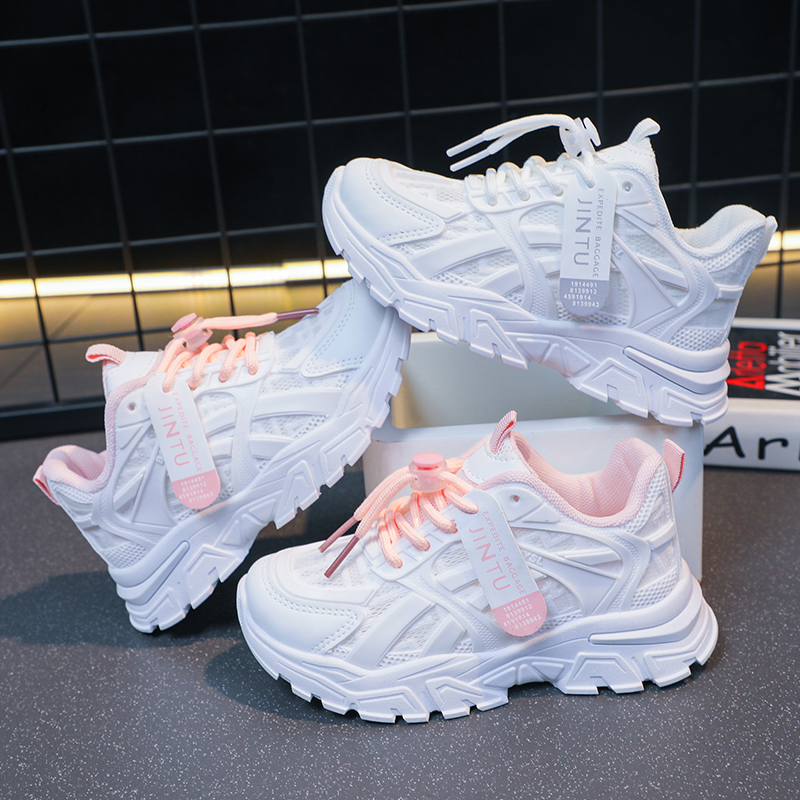 How to Choose the Best Girls Sports Shoes for Comfort and Performance