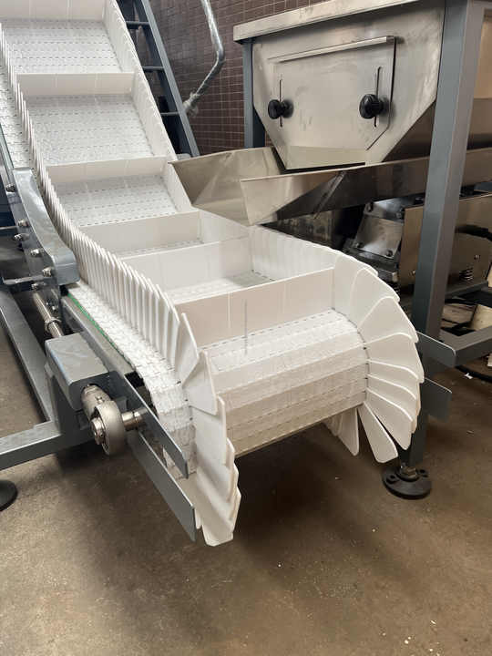 304 Stainless Steel Frame Inclined Conveyor with Modular Plastic Belt ...