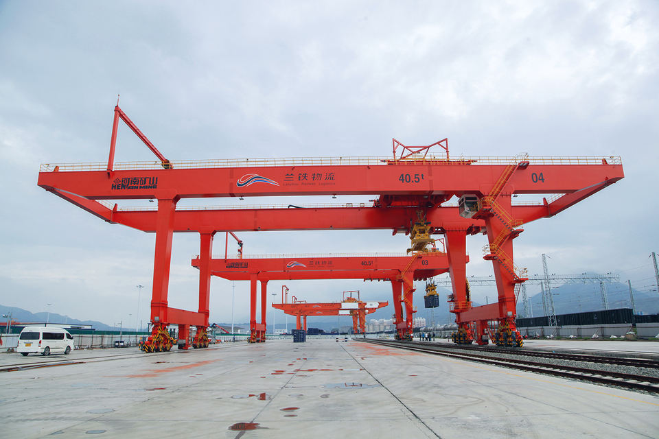 Semi- Automatic Container Lifting Gantry Crane RMG for Logistic ...