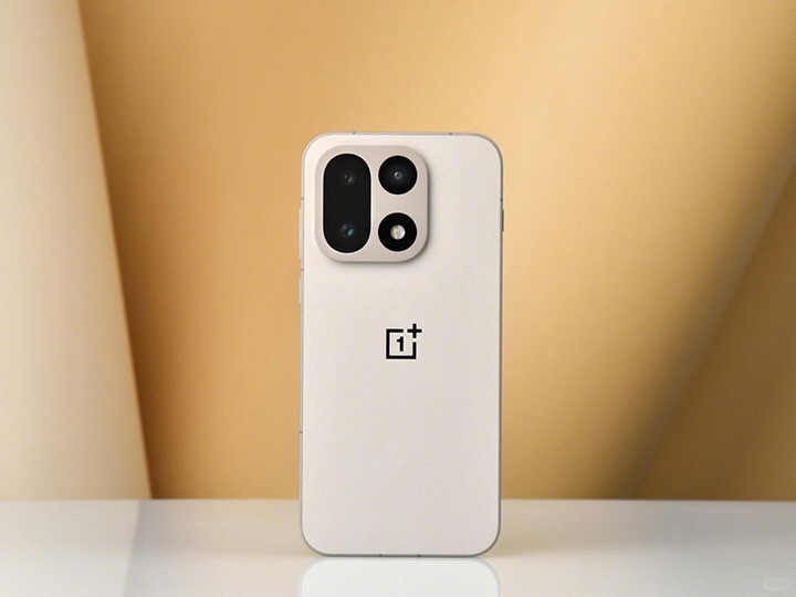 One Plus 15 Compact Smartphone Amoled 165Hz Screen Snap Dragon 8 Elite ...