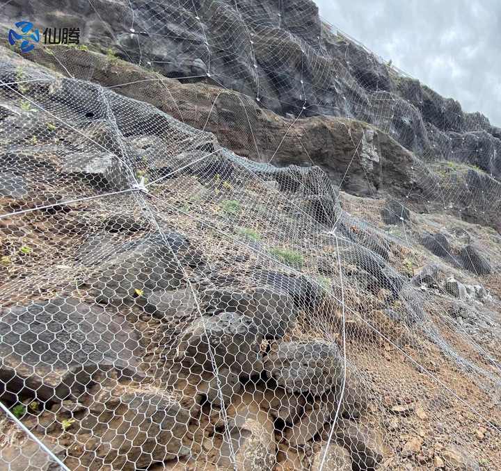Galvanized Steel Debris Flow Barrier Slope Stability Retaining Mesh for ...