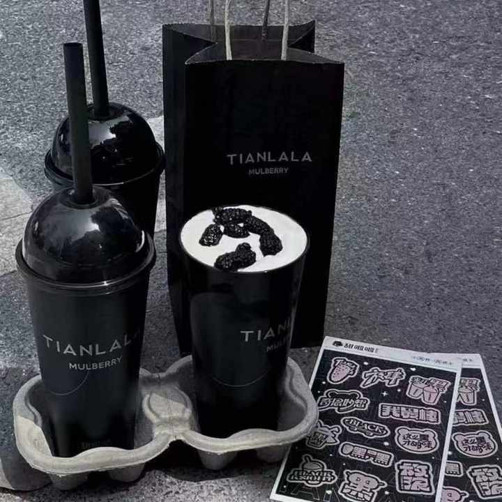 360 500 700ml Disposable PP Injection Molded Cup With Lid Straw Black ...