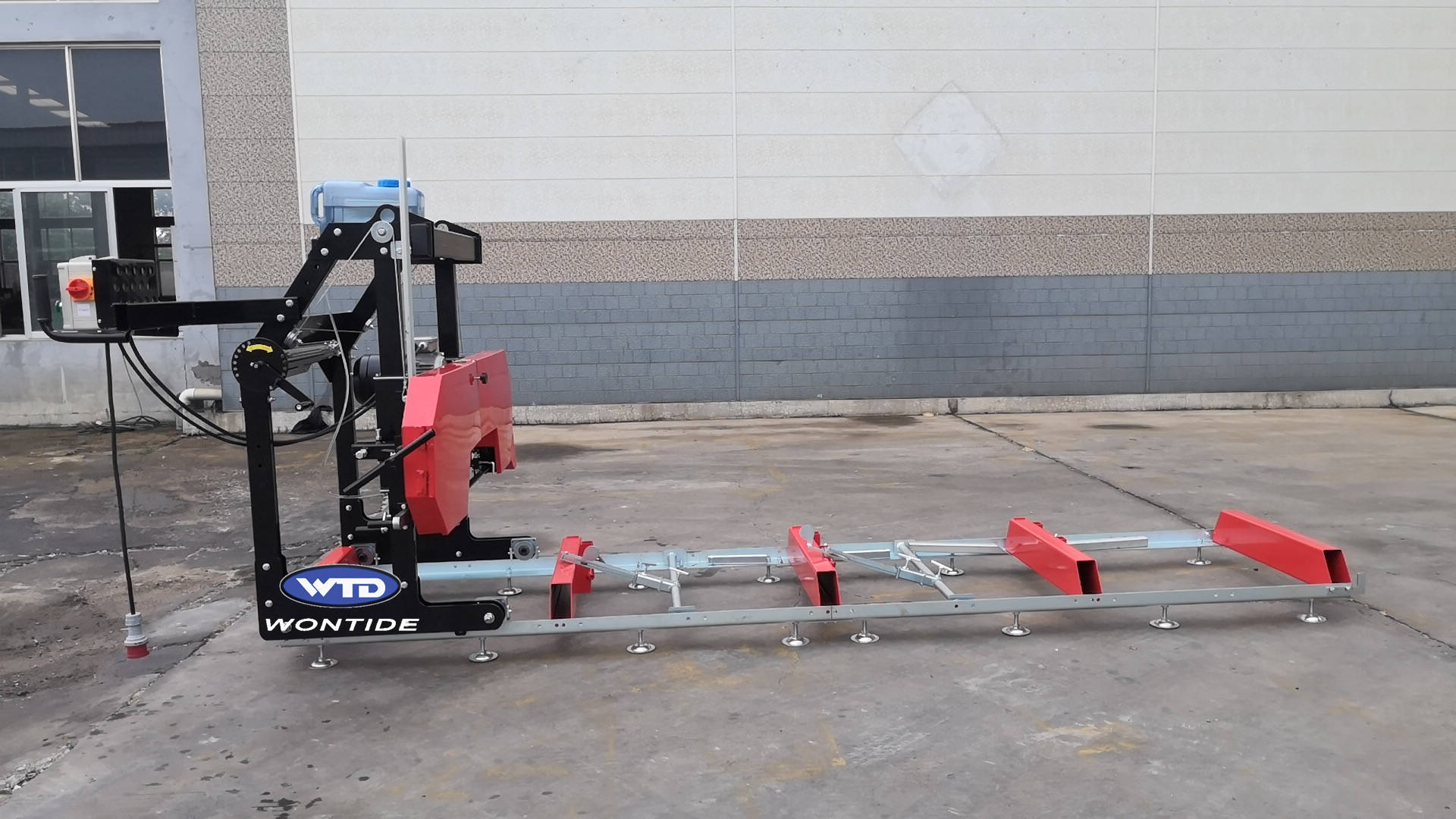 How to Choose a Small Sawmill Machine for Wood Cutting: Buyer's Guide