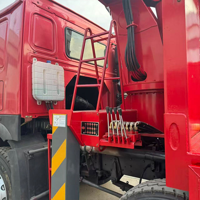 Heavy Duty 8x4 Cargo Truck 12 Wheels Powerful Lifting Capacity Truck ...
