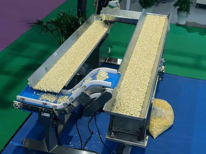 Horizontal Fastback Motion Snack Conveyor Machine Includes Chips Hopper ...