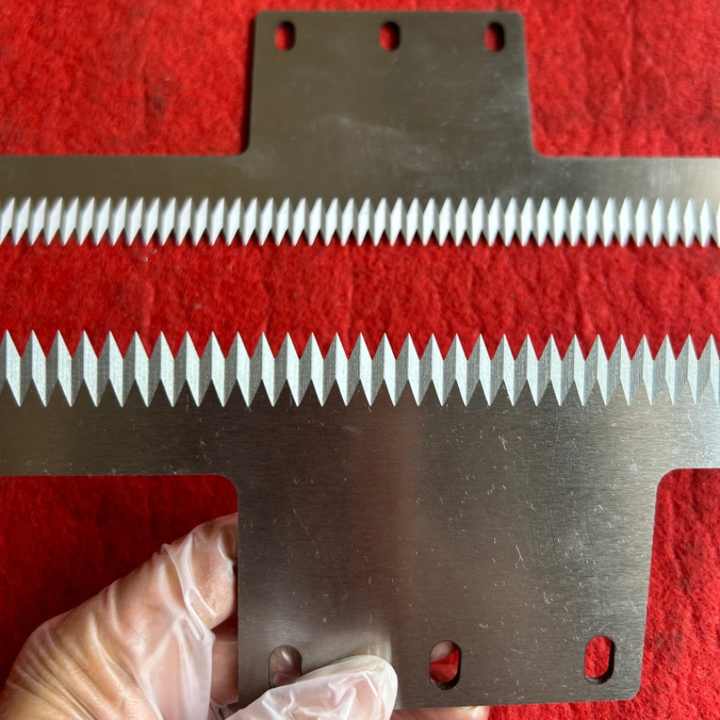 Plastic Bag Cutting Machine with Tooth Serrated Knife