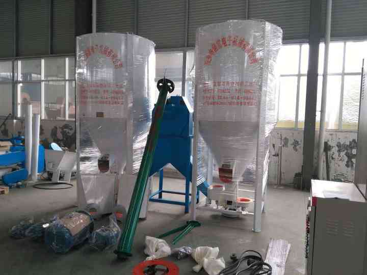 Simple Chicken Feed Making Machine - Efficient & Durable