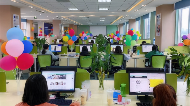 Discover iPhone 13 Pro Green vs Blue Which Color Hides Scratches Better ...