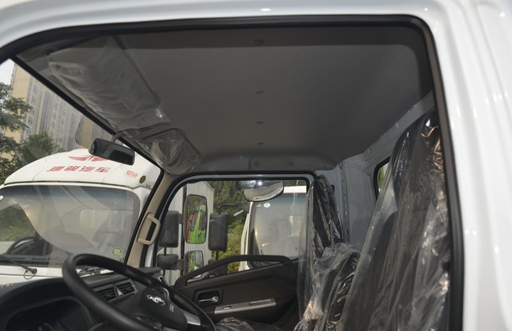 Dongfeng 5T Light Cargo Truck - Efficient Delivery Solutions