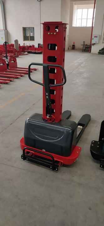 Everlift Electric Stacker - 1500kg Capacity & Versatility