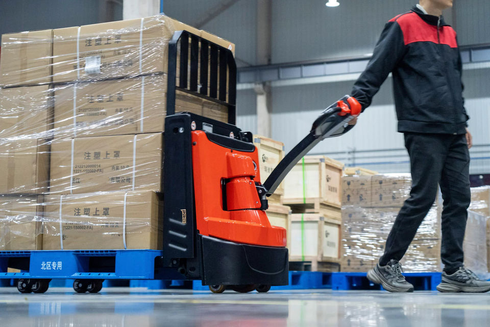 HEAVY-DUTY PEDESTRIAN LI-ION PALLET TRUCK 2.0T Lithium-powered ...