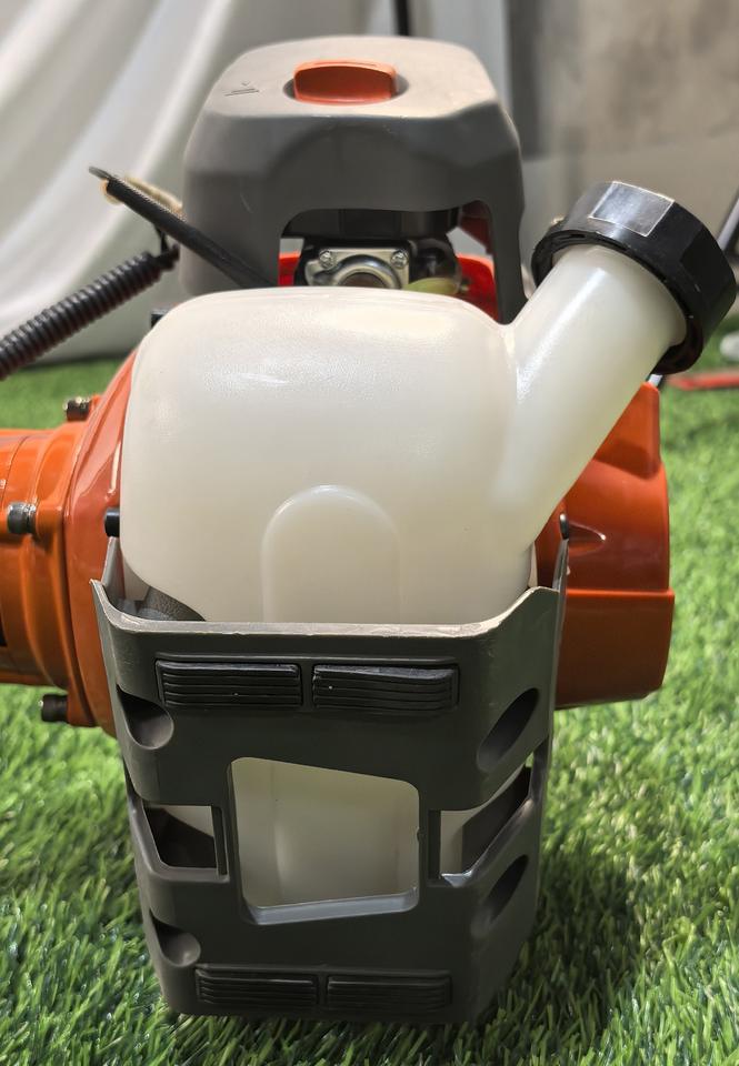 High-Power Two-Stroke Gasoline Lawn Mower Side Mounted Metal Material ...