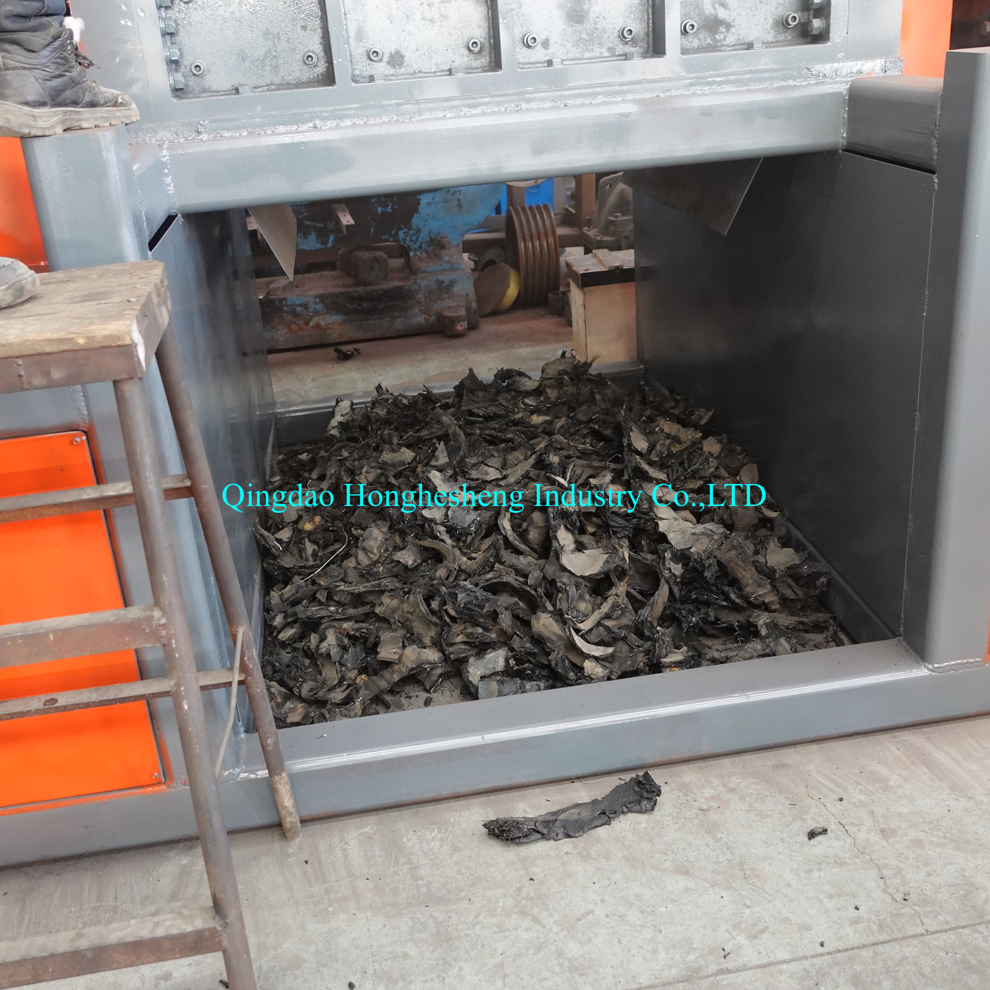 blade for shredder machine for to crush waste tires plastic products