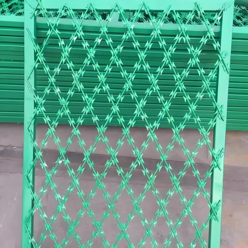 Green PVC Coated Barbed Wire 2.0mm for Farm Boundary Fence Corrosion ...