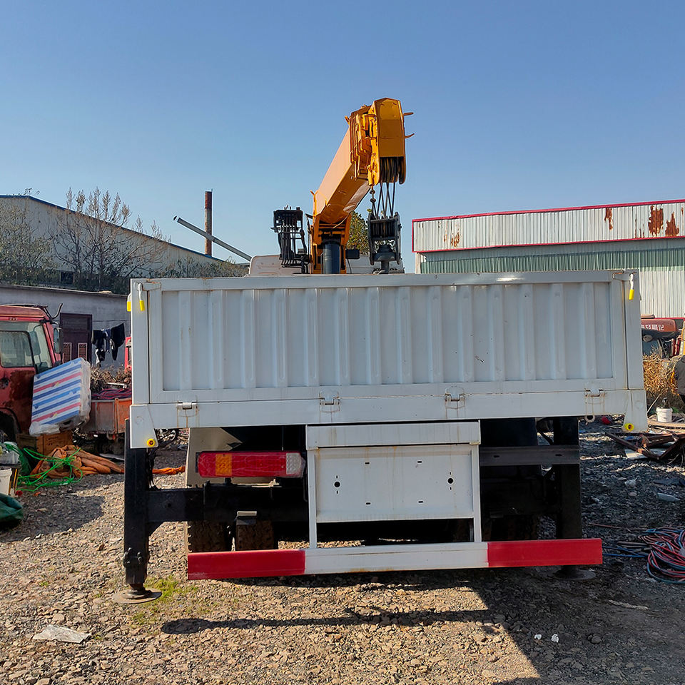 Sinotruk HOWO 30 Ton Truck Mounted Crane 371 HP Euro 6 Engine 4-Section ...