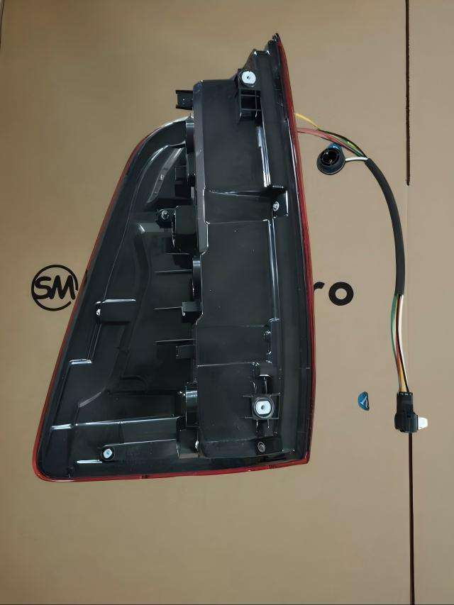 Hot Sell High Quality Rear LED Taillight Assembly Factory 1K0W-51-160 ...
