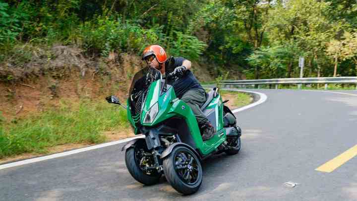 Innovative Electronic Pendulum Inverted Tricycle - 105km/h