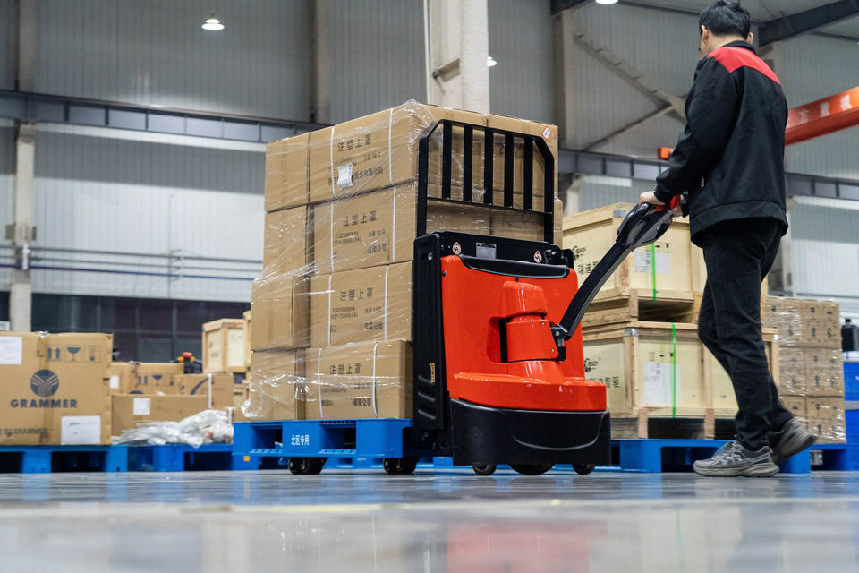 HEAVY-DUTY PEDESTRIAN LI-ION PALLET TRUCK 2.0T Lithium-powered ...