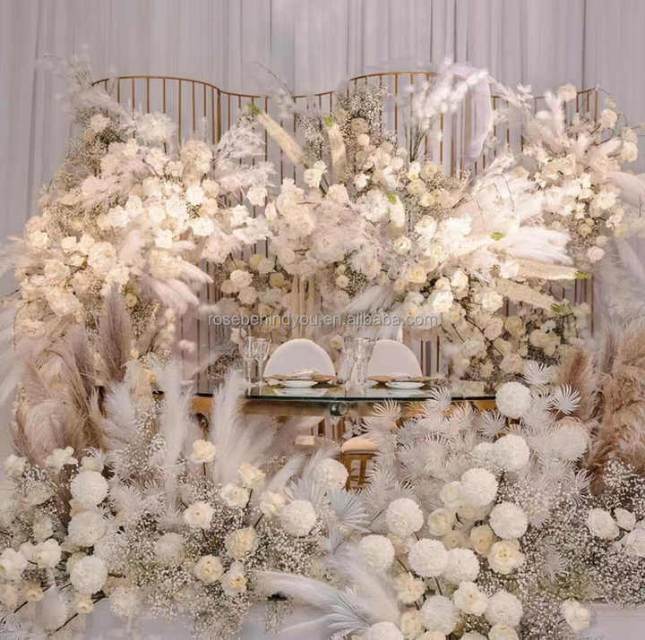 Luxury Wedding Backdrop - Wavy Acrylic & Gold Metal Arch