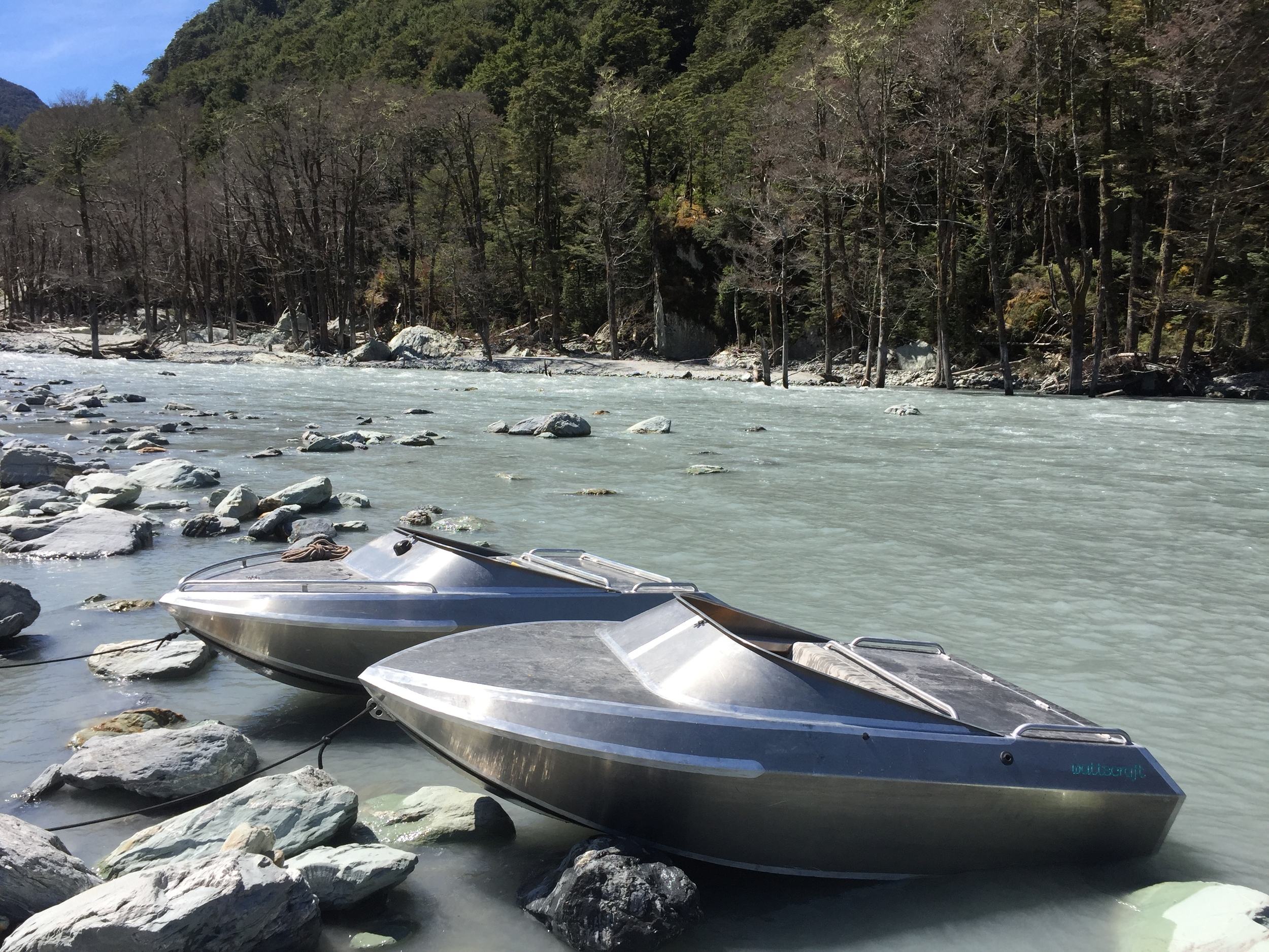 How to Choose a Boat Outboard Motor Jet Drive: Buying Guide