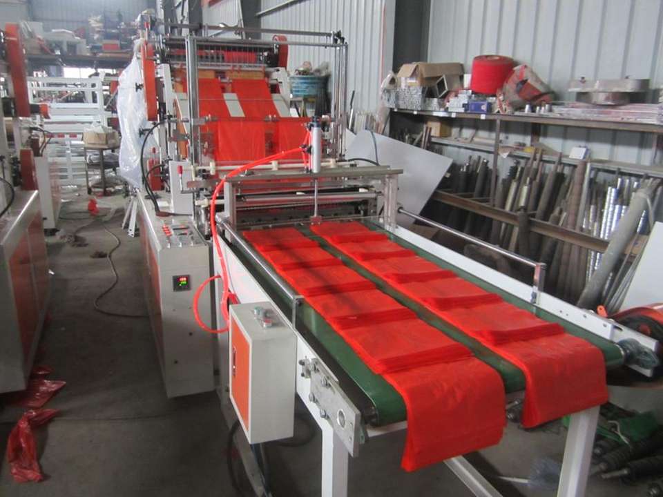 High-capacity Plastic Bag Cutting Machine with Auto Conveyor