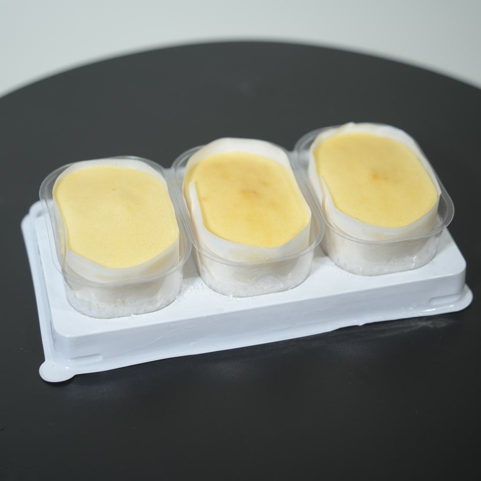 Half-Cooked Cheese Cake in Frozen Butter Cheese Box Small Fresh Cakes ...