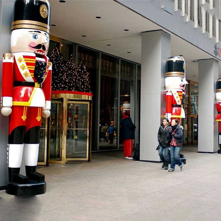 Giant Outdoor Christmas Nutcracker Soldier Sculpture & Decoration
