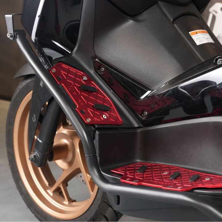 Yamaha Xmax 300 Foot Pedal Guard - High-Quality Accessories