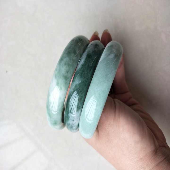 Natural Emerald Jade Bangle for Women - High Ice Jadeite