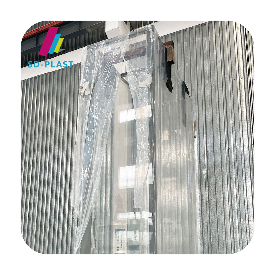 Giant Acrylic Aquarium - Customizable Fish Tank Solutions