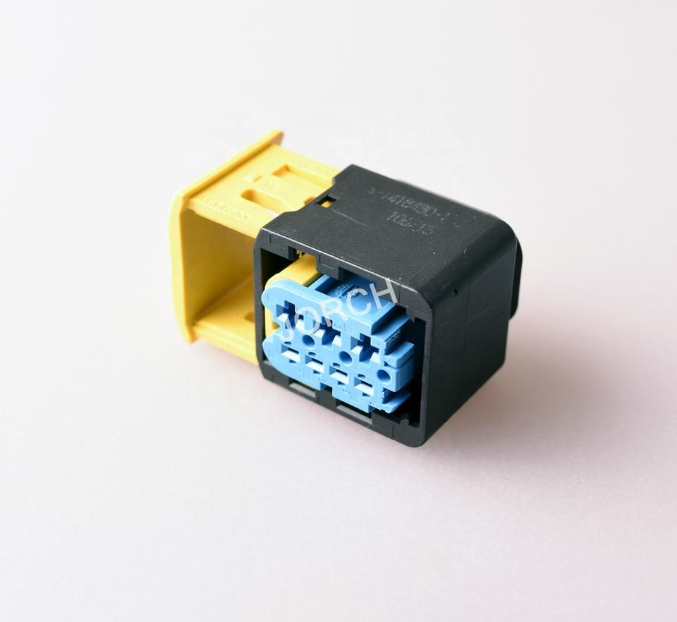 HDSCS Series 7 Pin Female Automotive Electrical Connector Tyco 4 ...