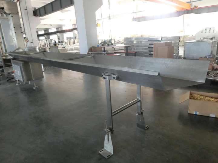 Horizontal Fastback Motion Snack Conveyor Machine Includes Chips Hopper ...