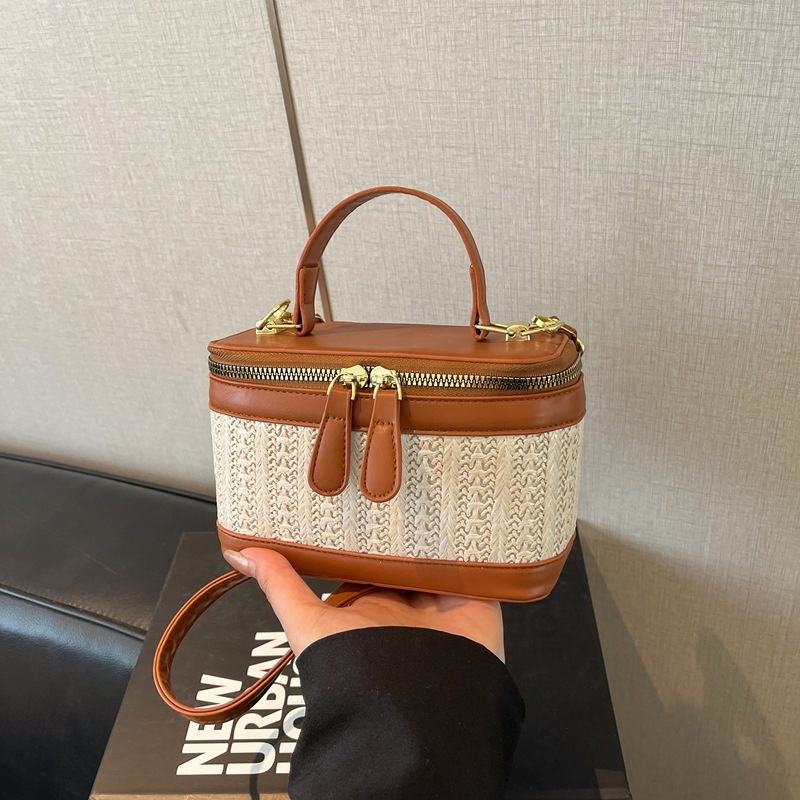 Trendy Contrasting-Color Straw Makeup Box Bags Womens 2026 New Stylish ...