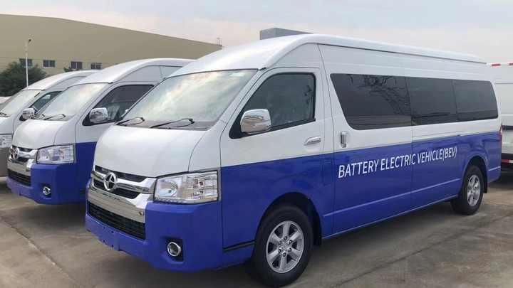 18 Seat Electric Mini Bus for Tour Passenger Shuttle 300km Mileage with ...
