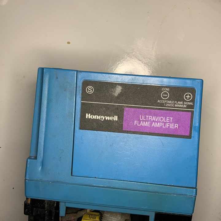 Rm7890 a 1015 Burner Control with R7849 1023 Amplifier Module Brand New ...