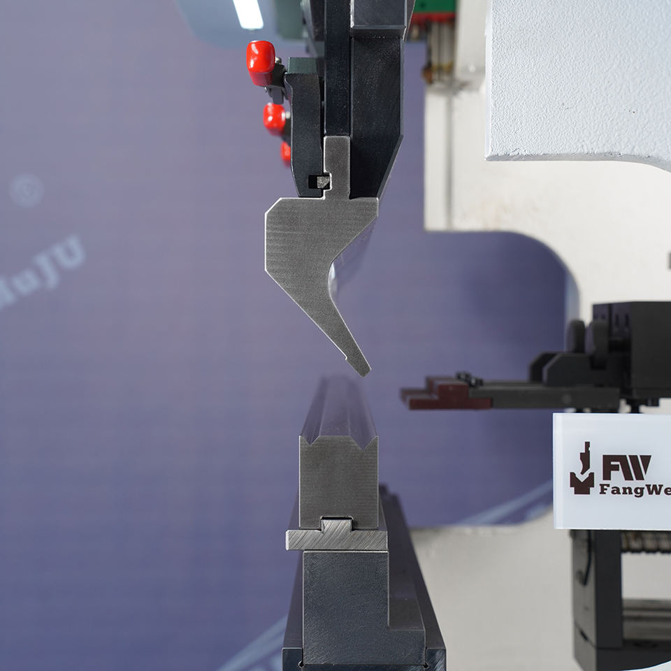 Fangwei Bevel Tang Style Press Brake Tooling V-Die with 45~52HRC ...