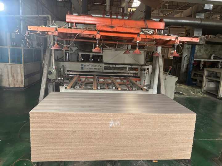 CE-certified High-quality Fire-resistant 4*8 Melamine-faced ...