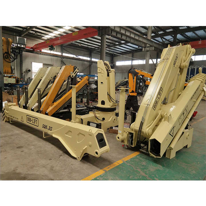 6.3TON Hydraulic Mobile Crane - Safe, Reliable, and Versatile