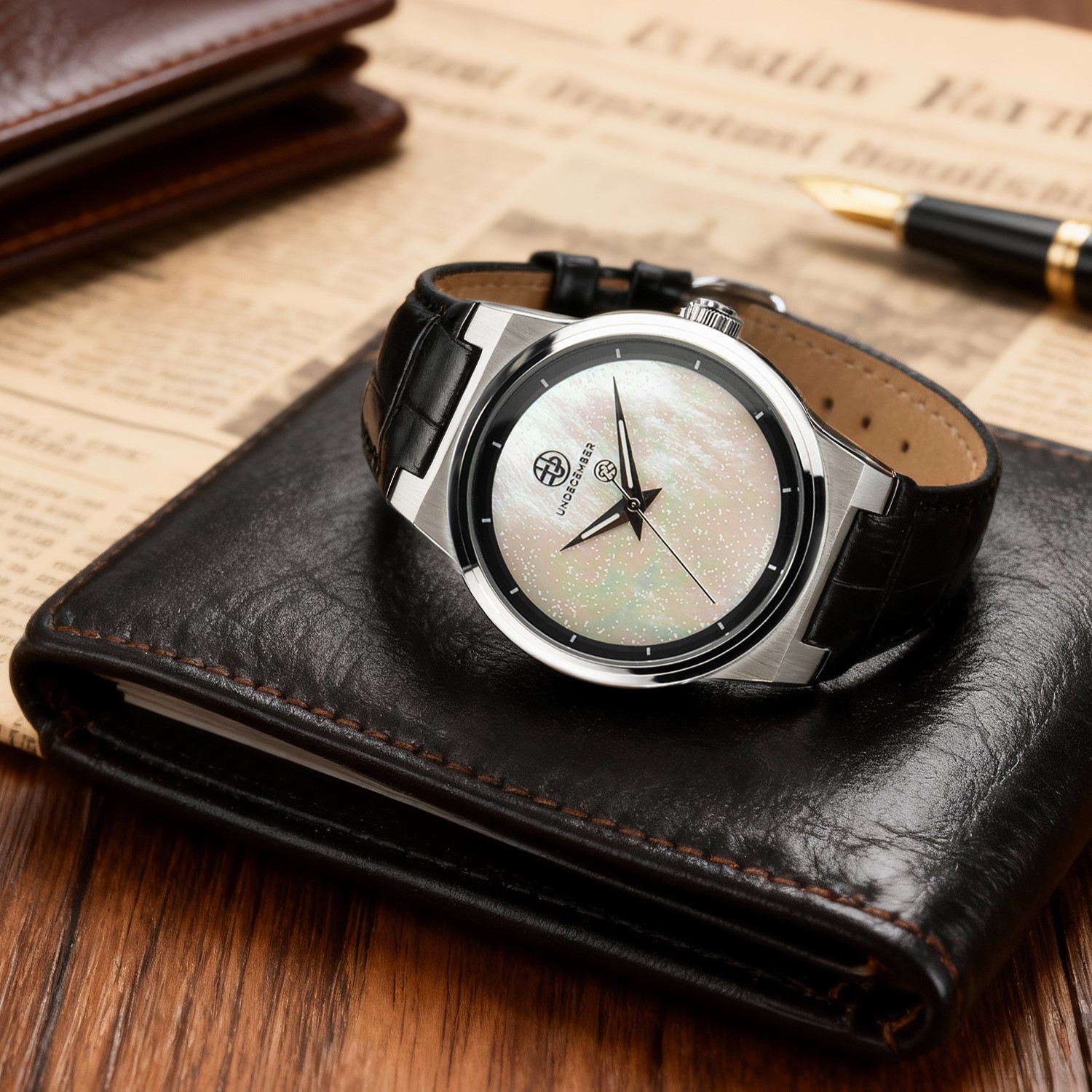 How to Choose the Best Luxury Men's Watch with Leather Strap
