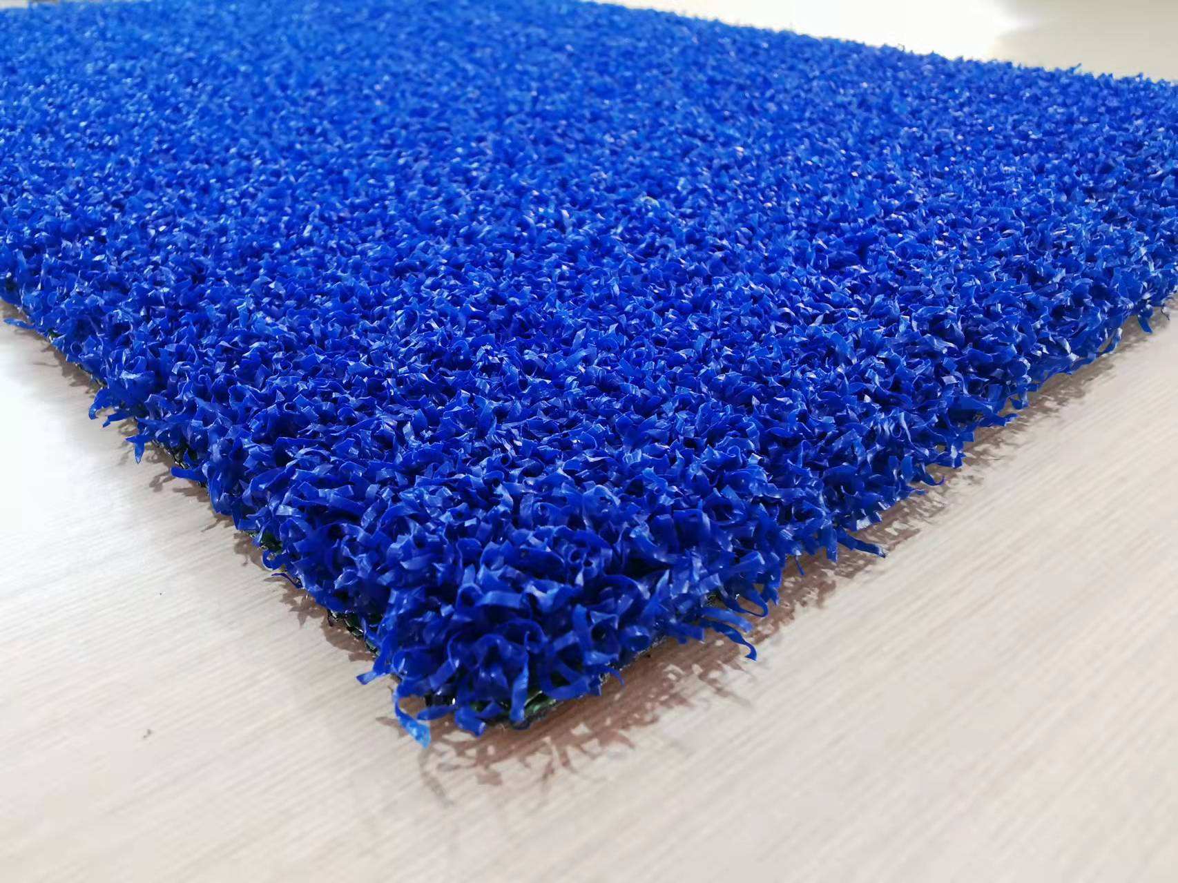 How to Choose Blue Artificial Grass for Your Project