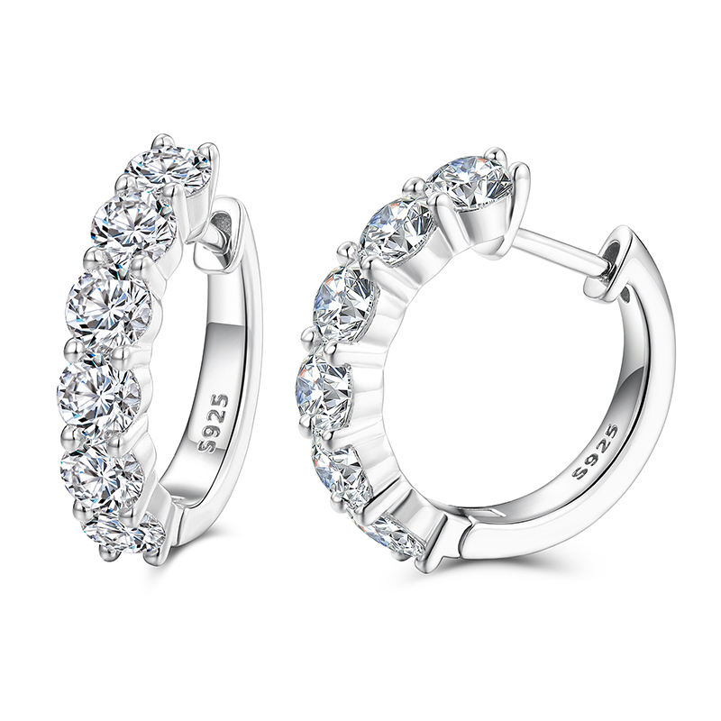 How to Choose Lab Diamond Huggie Hoop Earrings: A Complete Buying Guide
