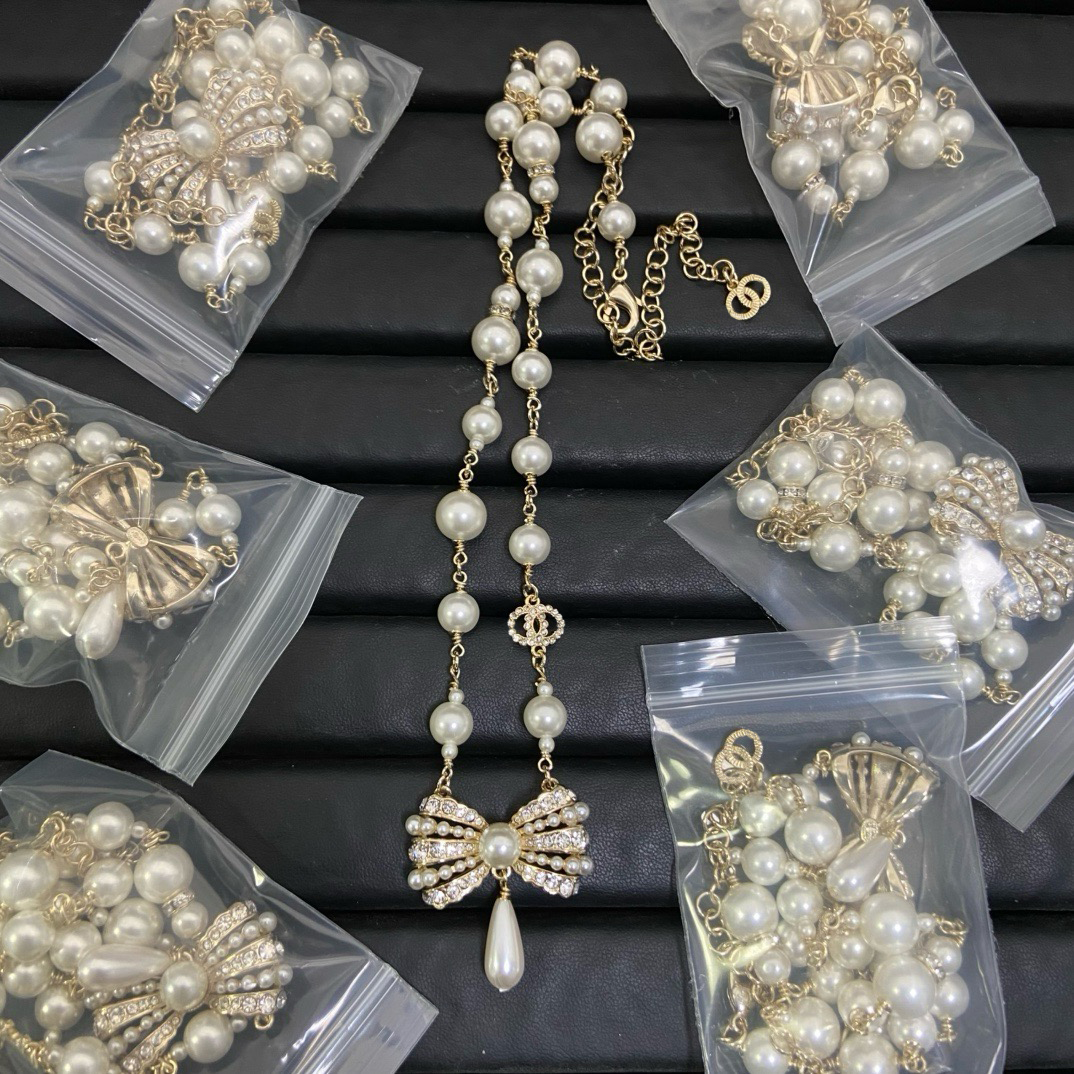 How to Choose the Best CC Necklace Designer: A Complete Buying Guide