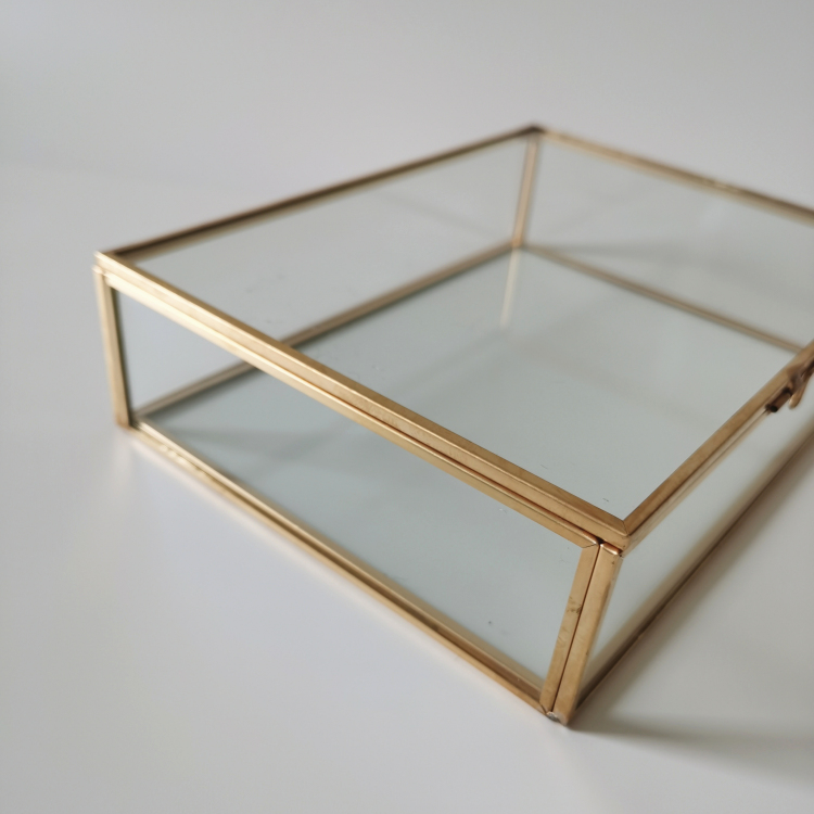 Expert Craftsmanship and Stylish Design in glass and gold jewelry box ...