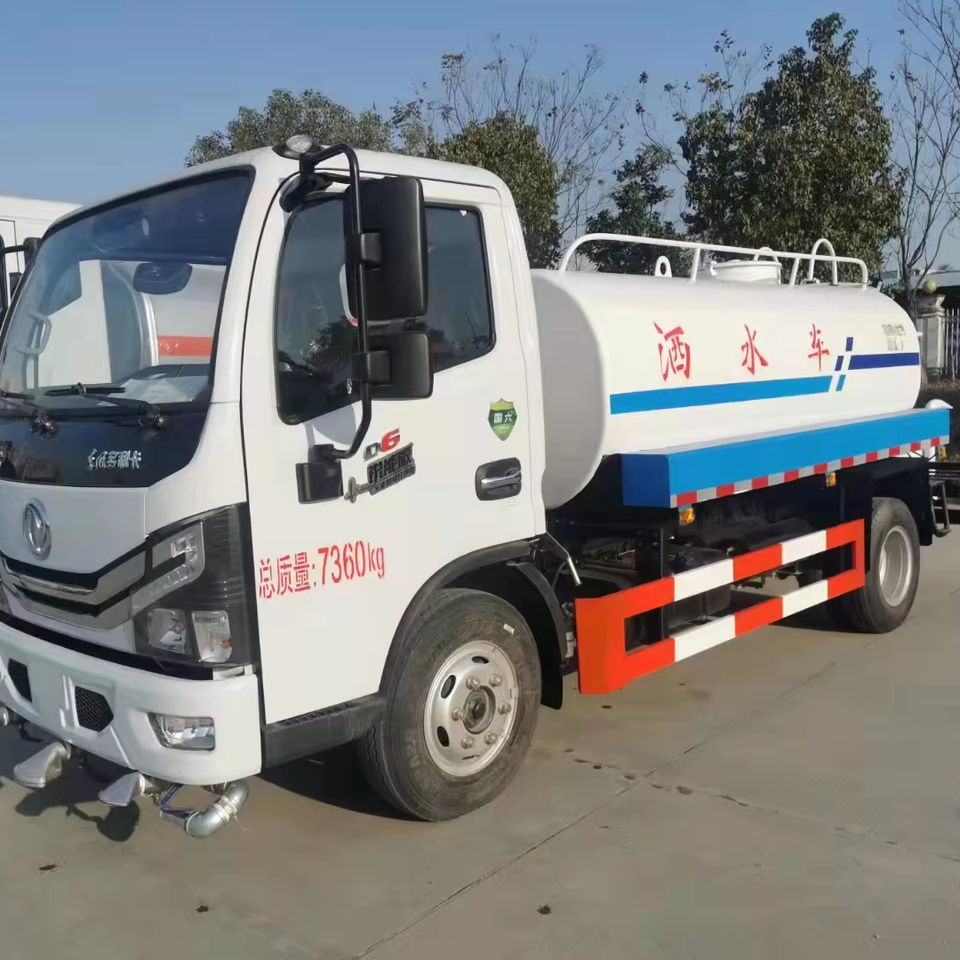 Camion-citerne Dongfeng 3000L diesel et essence 4x2 roues motrices ...