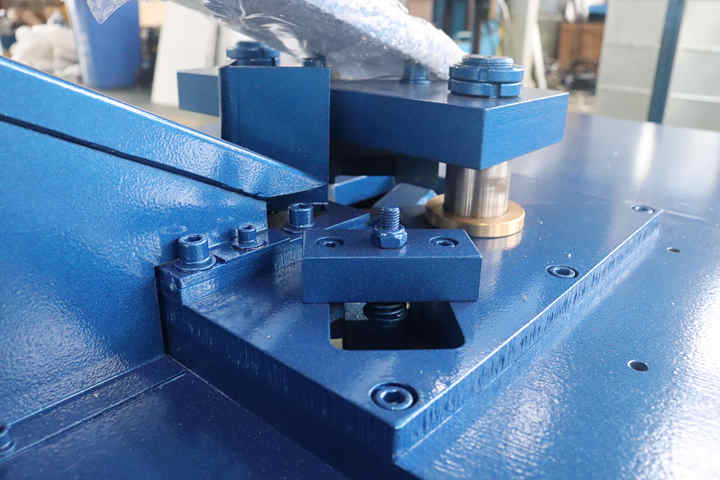 Pneumatic TDF Corner Mounting Machine HVAC Square Duct TDF Flange ...