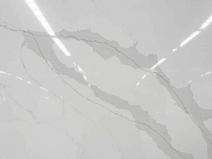 Clear White Calacatta Quartz Slab - Durable & Stylish