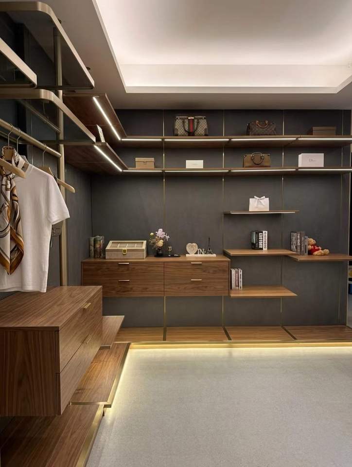 Luxury Walk-In Closet with Class Door Wardrobes LED Lighting for ...