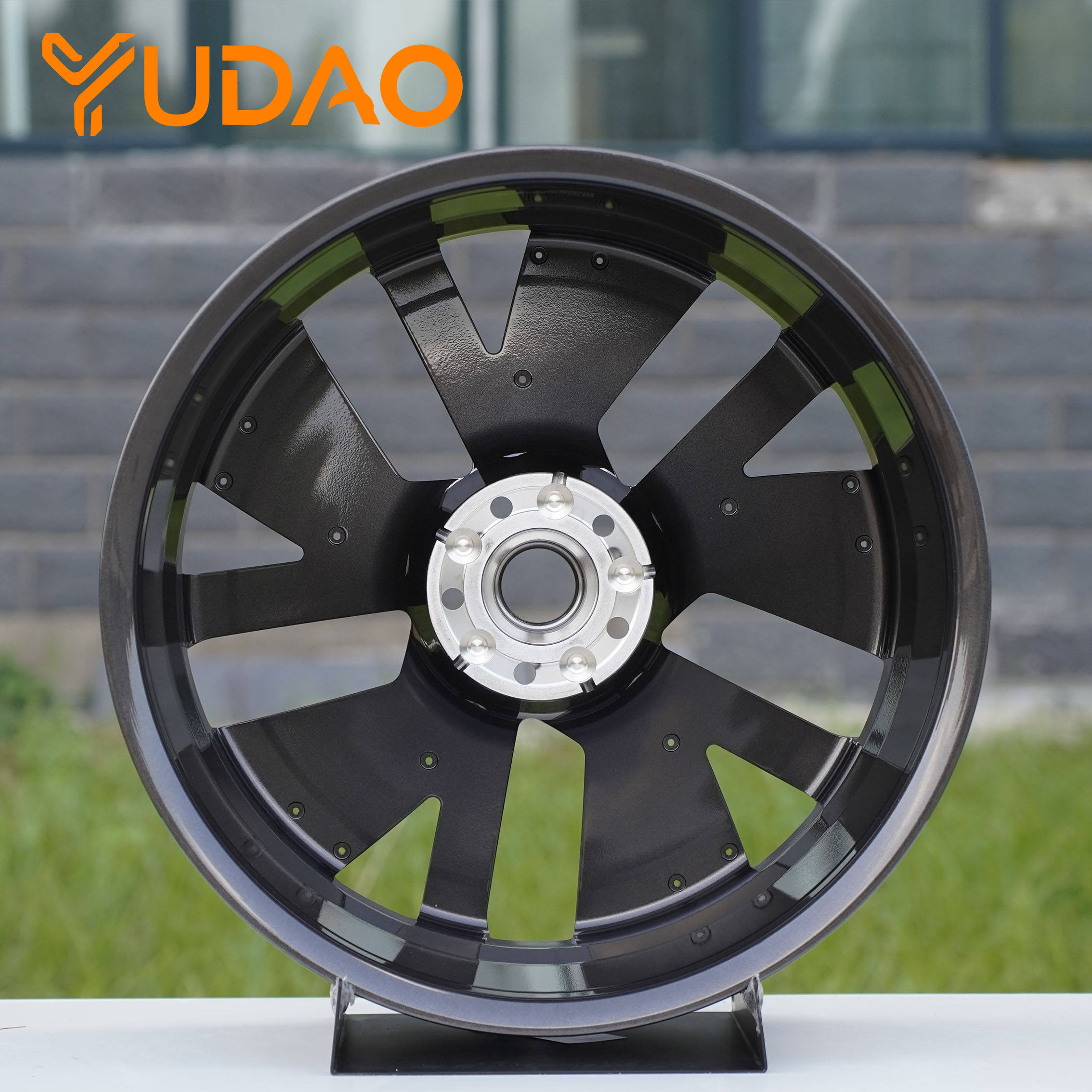 How to Choose Rims for Audi Q7: A Complete Buying Guide