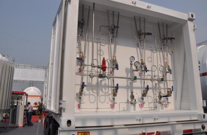 12-Tube CNG Gas Container - High Pressure Steel Skid